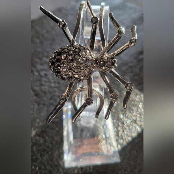 Two's Company | Jewelry | Spidergun Metal Hingedbracelet | Poshmark